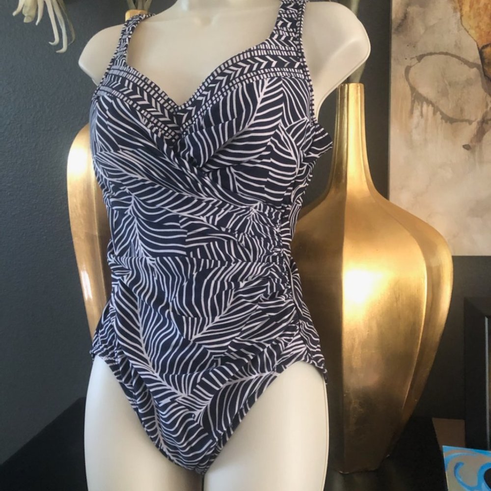 Miraclesuit Swimsuit Size 10 - Gem